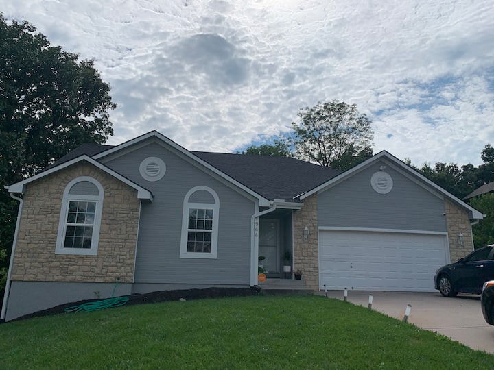 Home Close To Legends And Kansas Speedway - Kansas City, KS