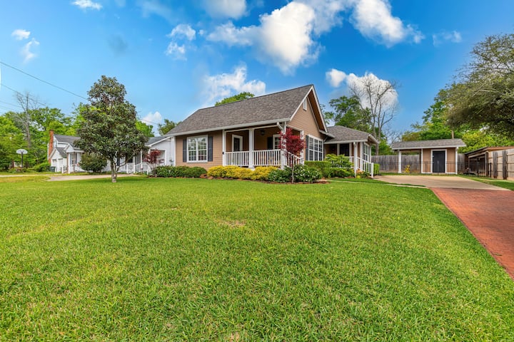 Bailey Bungalow - Nacogdoches, TX