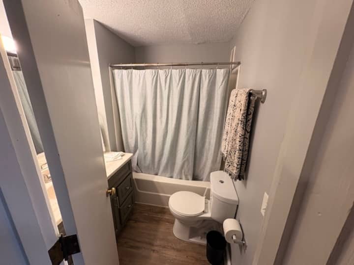 Sherman Hills Historic Retreat - Des Moines, IA