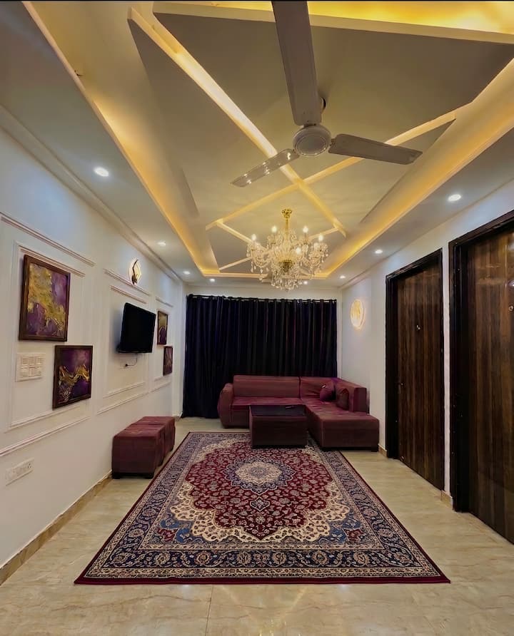 Velvet Den:luxury Living Near Airport In Southdelh - New Delhi