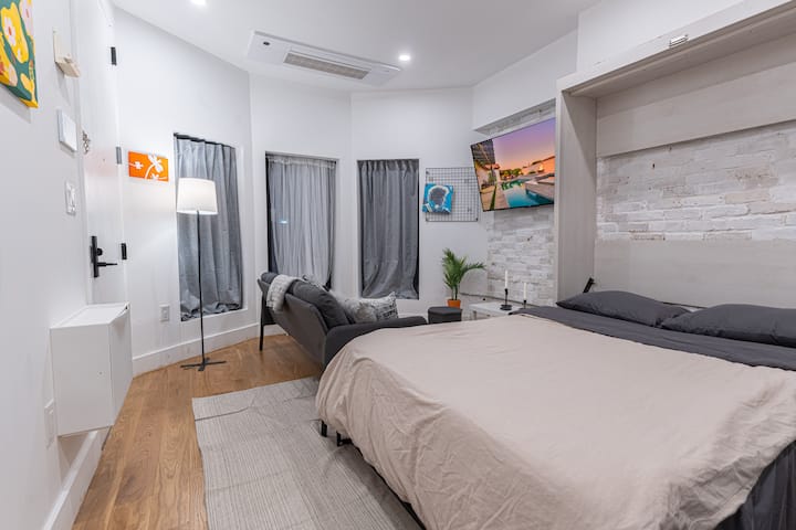 Cosy Renovated Studio With Washer/dryer Near Train - Brooklyn, NY