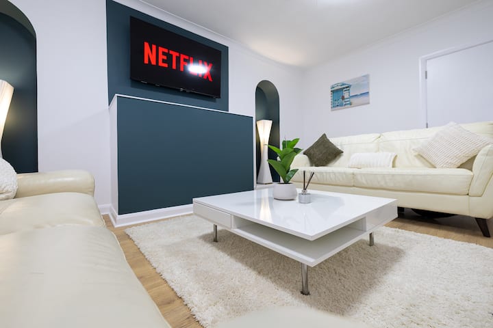 The Hove Retreat | Sleeps 10 | 4br Coastal Escape - イギリス ブライトン