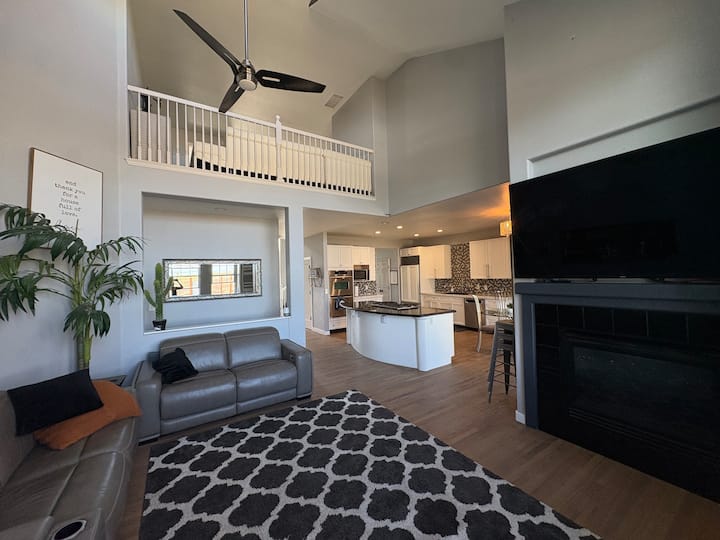 Sleeps 16+|hot Tub/spa|theater Rm|mtn Views|relax - Longmont, CO