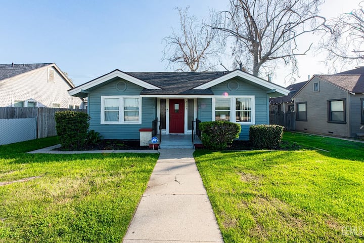 Luxury Stay Near Downtown Bakersfield - Bakersfield, CA