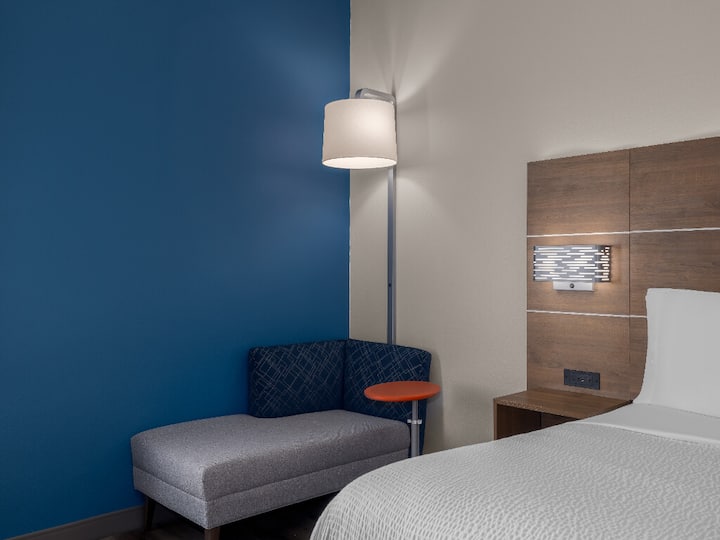 King Bed Room| Pool, Hot Tub, Free Parking & Bfast - Myrtle Beach, SC