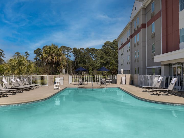 Spacious Room W Onsite Pool, Hot Tub |Pet-friendly - Myrtle Beach, SC