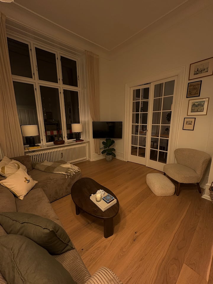 Classic & Elegant ØSterbro Apartment - Copenhage