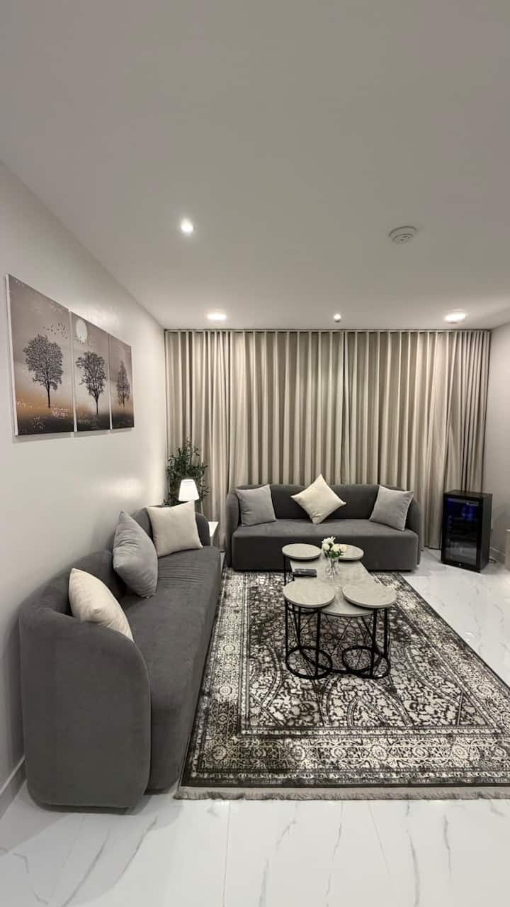 شقة بتصميم حديث هادي وراقي - Dammam