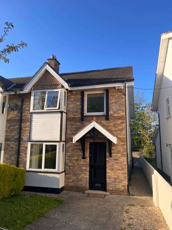 Elegant 4-bed Home In Prestigious Roebuck Castle - Dublin