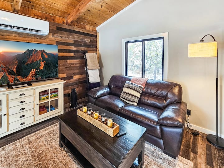 Cabin By The Lake With A/c & Trailer Parking - Tamarack Ski Resort, ID