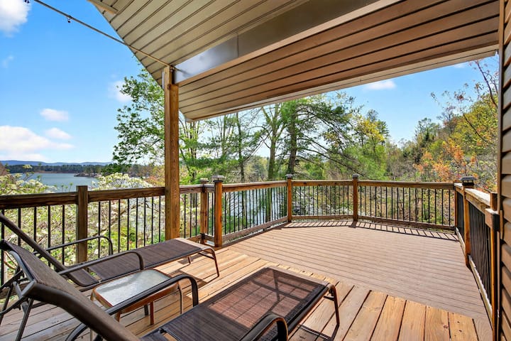Paddle On Inn | Lakefront Retreat With Dock + View - Morganton, NC