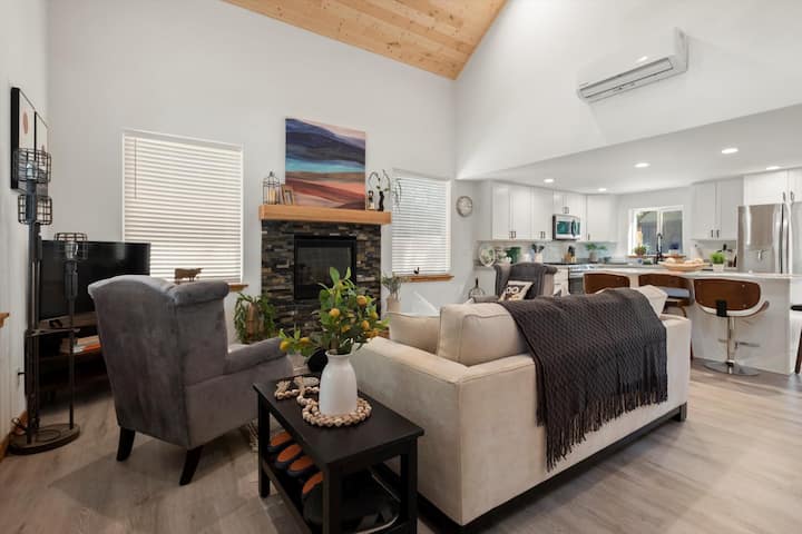 Mt. Rainier Cabin Retreat | Hot Tub & Fire Pit - Ashford