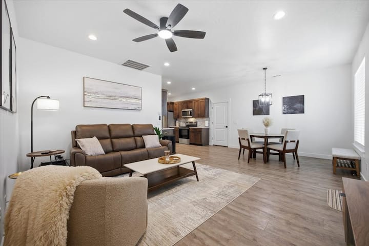 Home Away From Home With Ev Charging - Pasco, WA