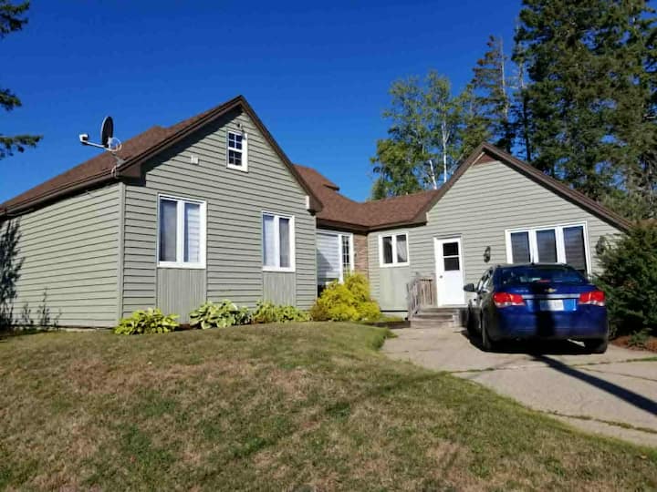 Apartment In Bathurst - Bathurst, NB