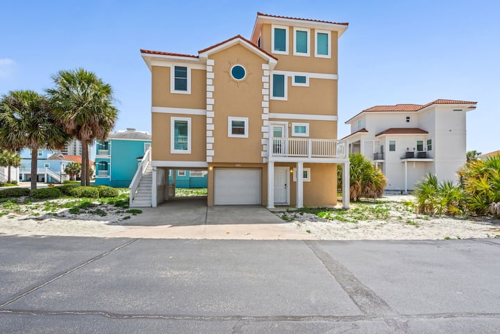 Pet Friendly | Community Pool | The Salty Pelican - Pensacola Beach, FL