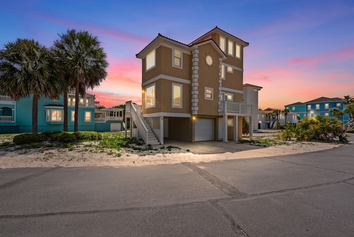 Pet Friendly | Community Pool | The Salty Pelican - Navarre, FL