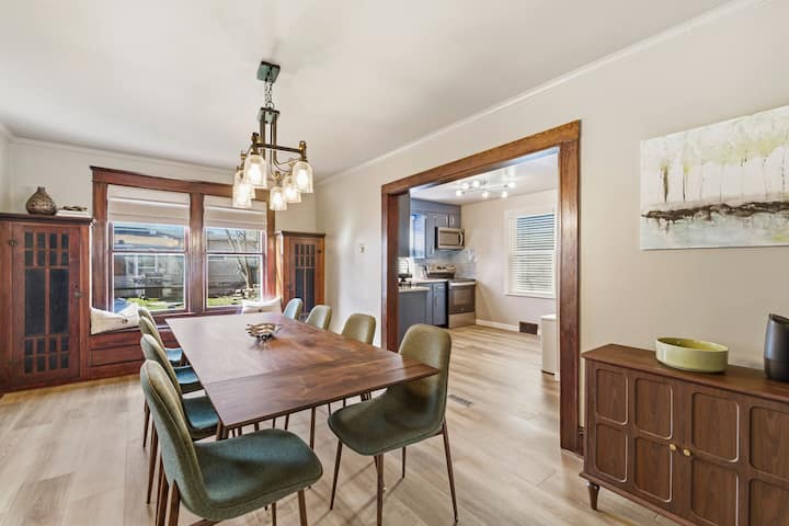 Walk To Falls | Cozy Modern Stay - Niagara Falls, NY