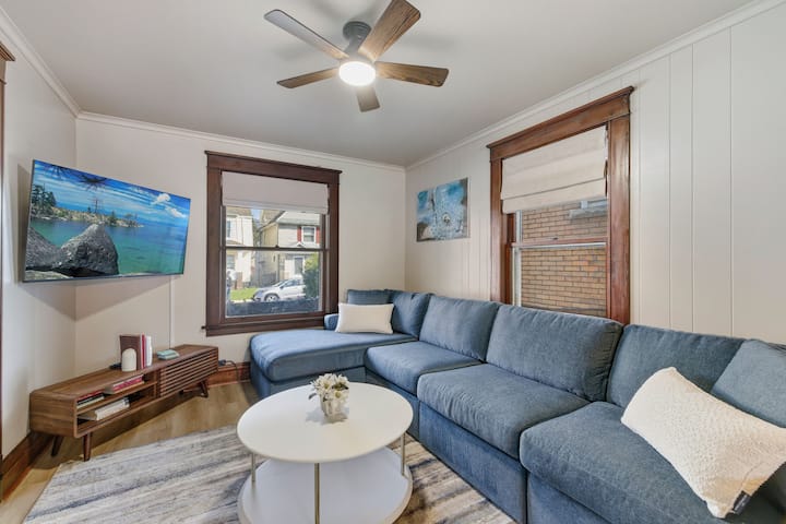 Walk To Falls | Cozy Modern Stay | Game Room - Niagara Falls