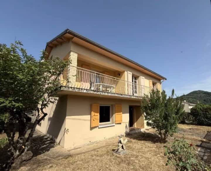 Maison Familiale Avec Jardin Et Terrasse - Nant