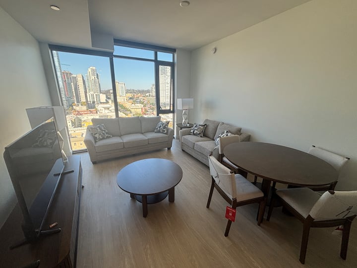 Fully Furnished 1br Downtown W/ Wi-fi • Parking - San Diego, CA