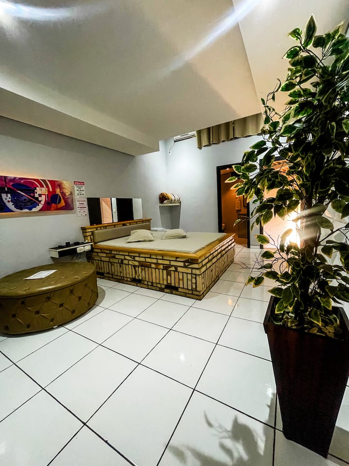 Suíte Conforto Com Ambiente Amplo E Aconchegante - Colinas