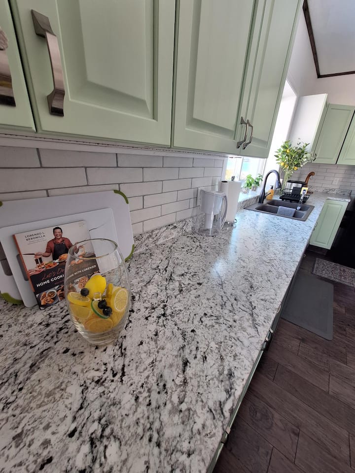 3 Bedroom Oasis Steps Away From Bluewater Park! - Wiarton