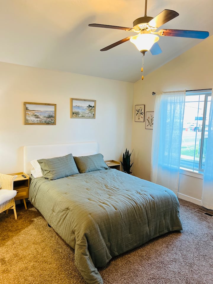 Cozy• Prime•byu|uvu|mtc|ski•sleep 10•pet Friendly - Provo, UT
