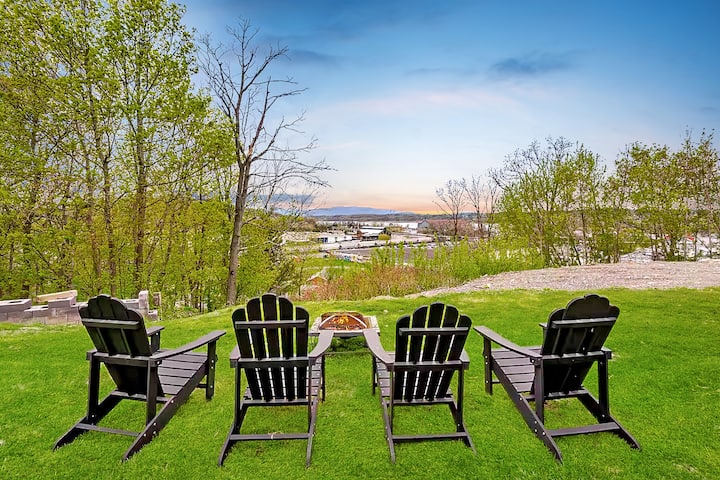 Hudson Sunset Cottage | Views, Walkable, & Firepit - Hudson, NY