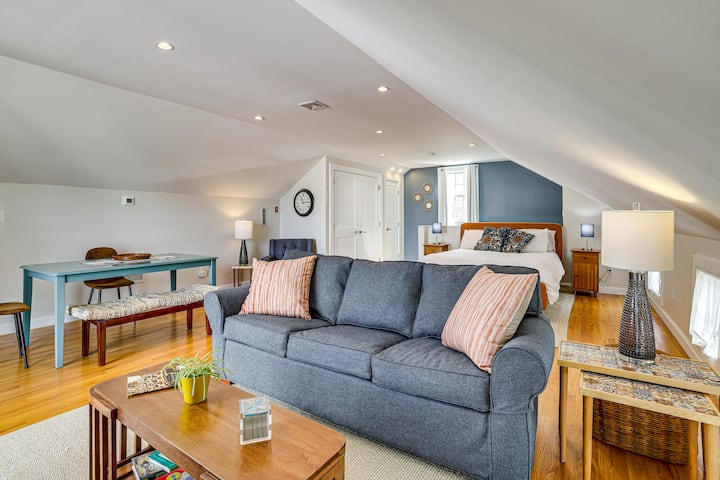 Walk To Coast! Convenient Cottage In Dtwn Madison - Madison, CT