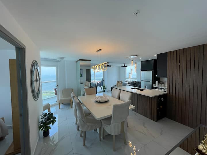 Sky High Luxury 3br | Ocean View + Infinity Pool - Panama City