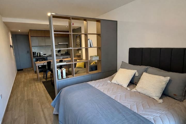 Diseño & Confort En Pichincha | Loft Con Balcón - Rosario