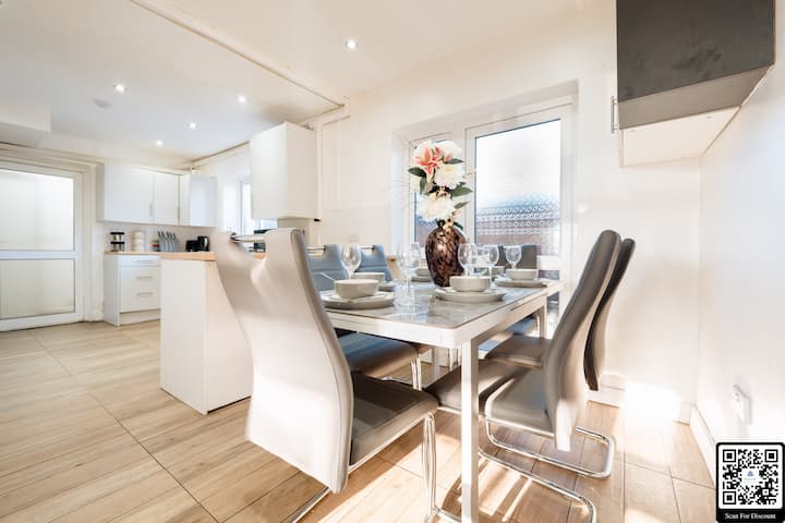 Spacious Flat Close To Heathrow | Free Parking - Hayes