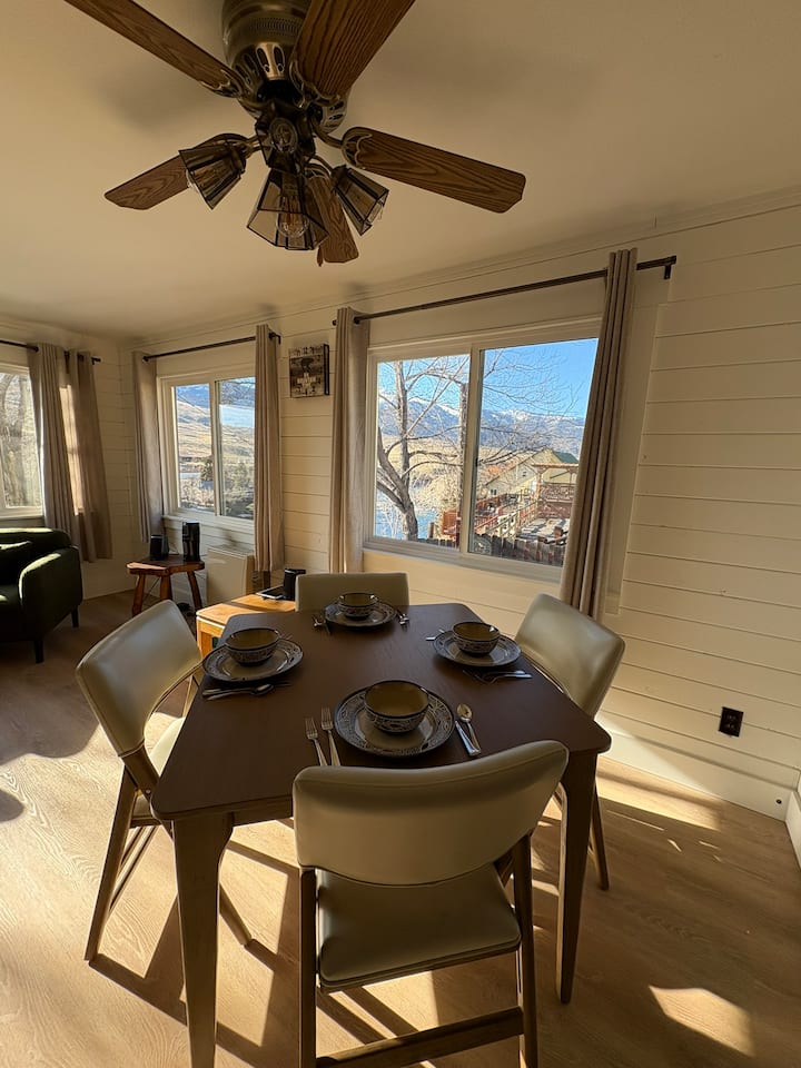 Yellowstone River Perch House - Gardiner, MT