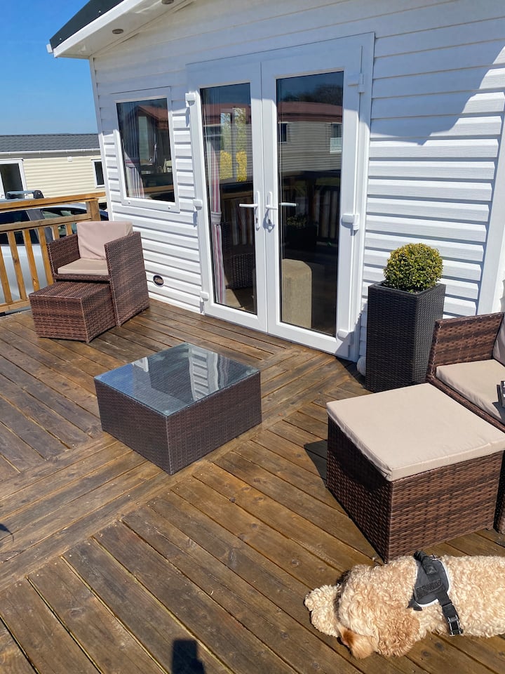 Sunny Decking In Sunny Saundersfoot - Saundersfoot