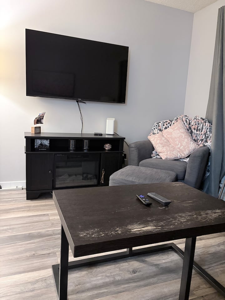 Small Private Getaway - Lacombe