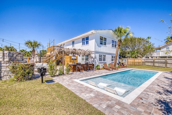 Backyard Oasis + Pool | Pet Friendly | Largo 802 - Pensacola Beach, FL