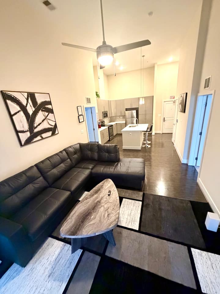 Lux Living Towson: Modern Stay Near Shops & Dining - Towson, MD