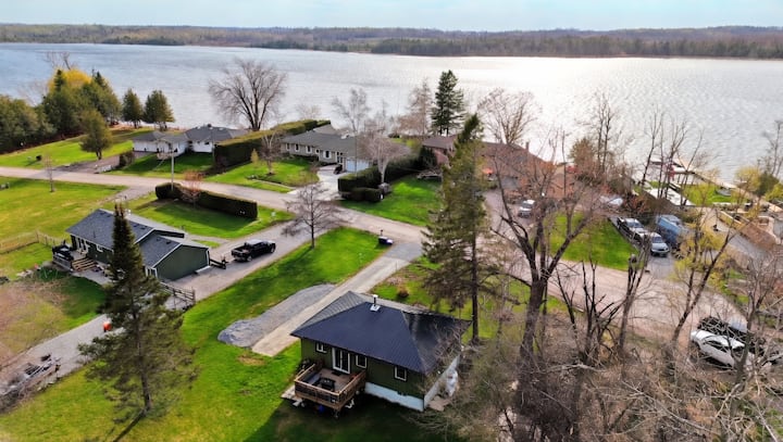 Time To Relax At The Canal Lake Island Retreat - Kawartha Lakes