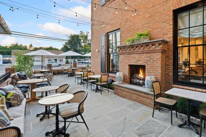 Close To Wineries + Pet Friendly & On Site Dining - Leesburg, VA