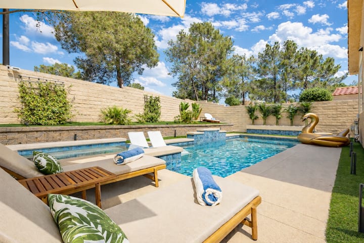 Resort-style Villa • Saltwater Pool + Spa • Gym - Las Vegas, NV