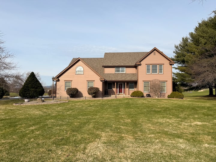 Hiland Park Estate: Stunning Views & Large Ensuits - Lake George, NY