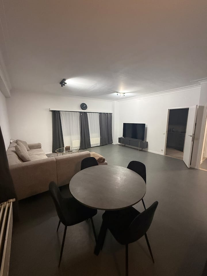 Appartement Gelegen Te Deurne 2100 (Only Cash) - Brasschaat
