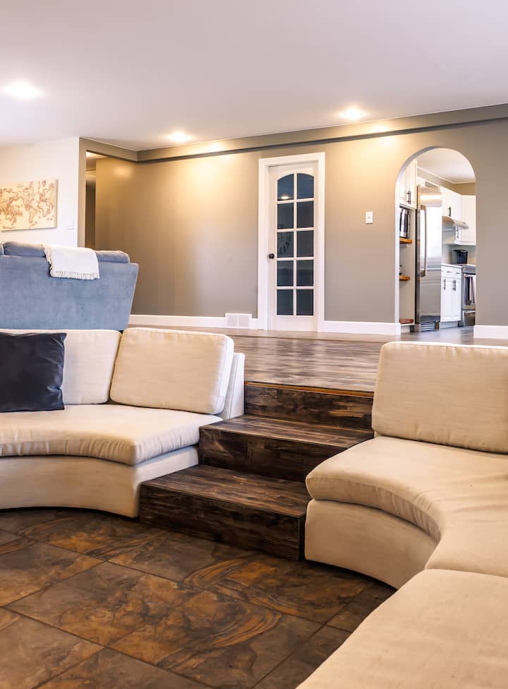 Cozy Prairie Retreat In Niverville! Sleeps 9! - Landmark