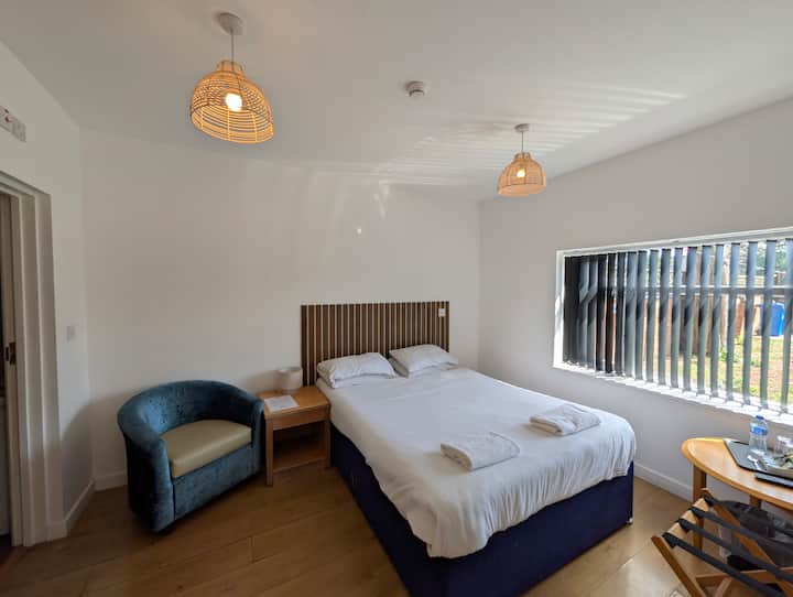 Modern Room At Oscar Lodge | Heart Of Nn1 & Shops - Northampton