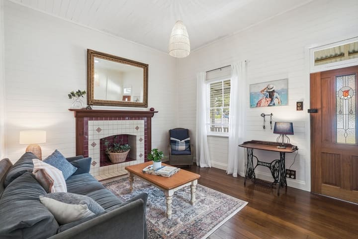Pip's Cottage - Bars, Cafes, Pets Ok, Beach - Coffs Harbour
