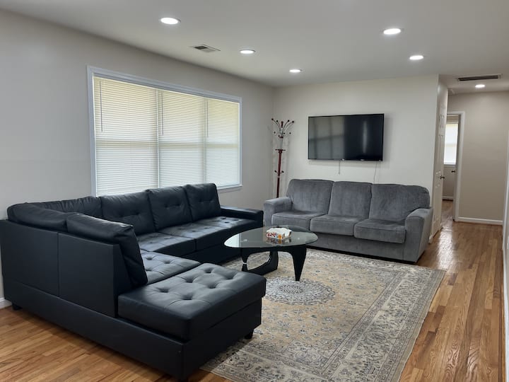 Entire Home In Woodbridge Va - 6 Beds - Woodbridge, VA