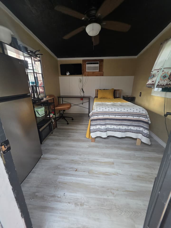 Tiny Hideaway For Short Stays - Dallas, TX