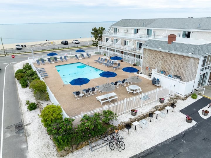 Innseason Captain's Quarters | 1 Bed | July 3 - 10 - Oak Bluffs, MA