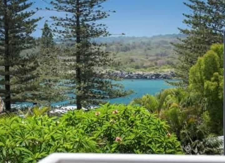 Cozy Coastal Apartment+pool+outdoor Courtyard+view - Port Macquarie