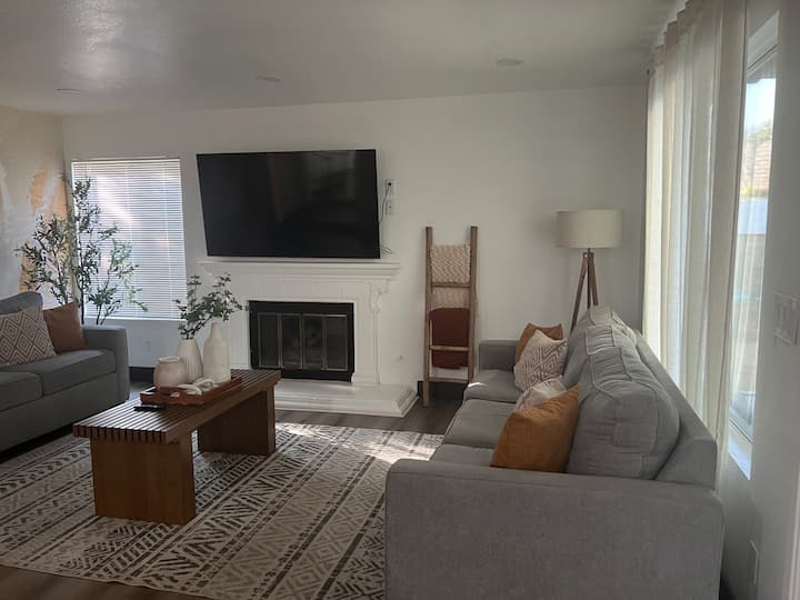 Captivating Huge Pool Home By Yaamava /Highland/sb - San Bernardino, CA